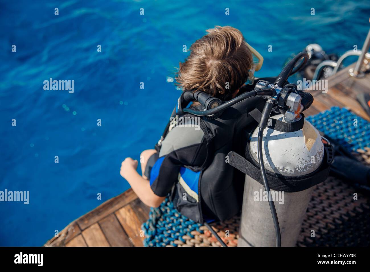 Diving underwater men aquatic hi-res stock photography and images - Alamy