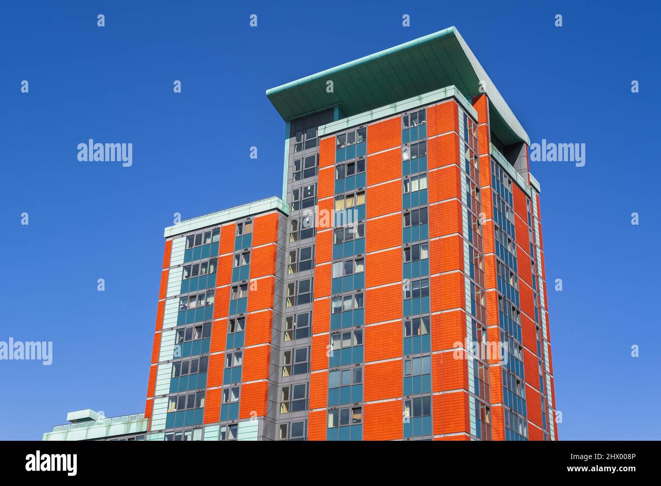 High rise apartment block cladding hi-res stock photography and images ...