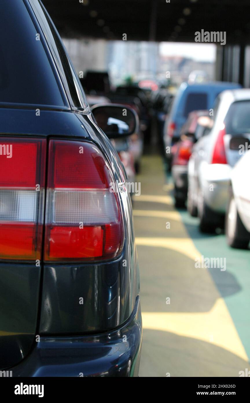 Cars waiting in the heavy traffic Stock Photo - Alamy