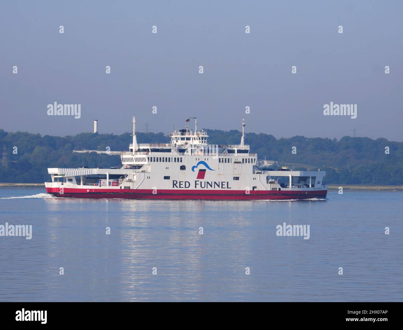 Red funnel ferry hi-res stock photography and images - Alamy