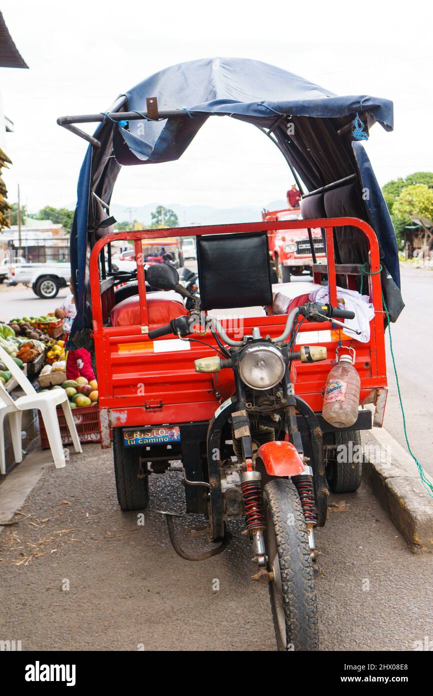 Motorcycle with canopy hi-res stock photography and images - Alamy