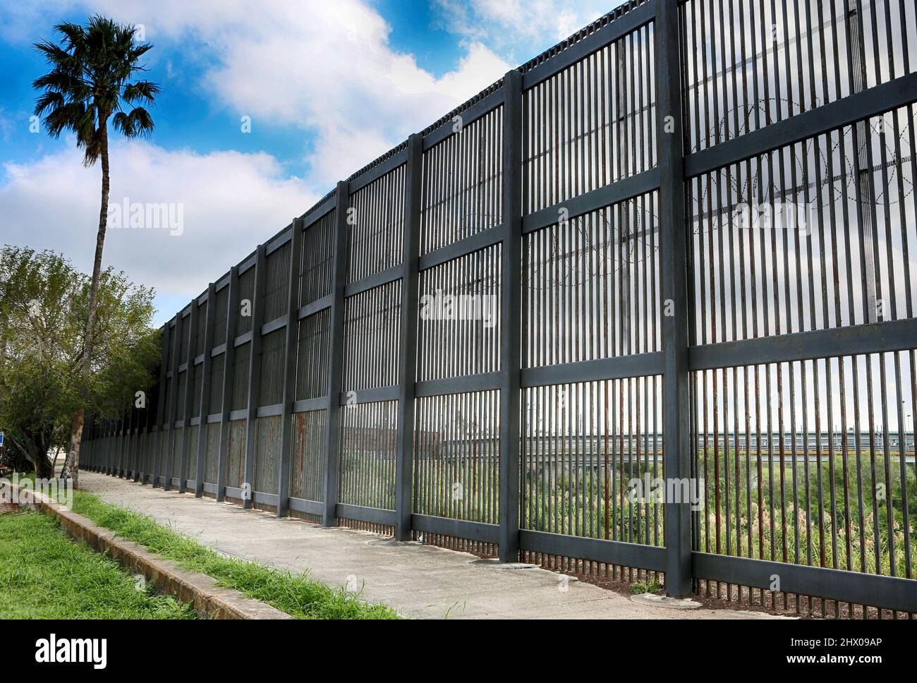Mexican boarder wall hi-res stock photography and images - Alamy