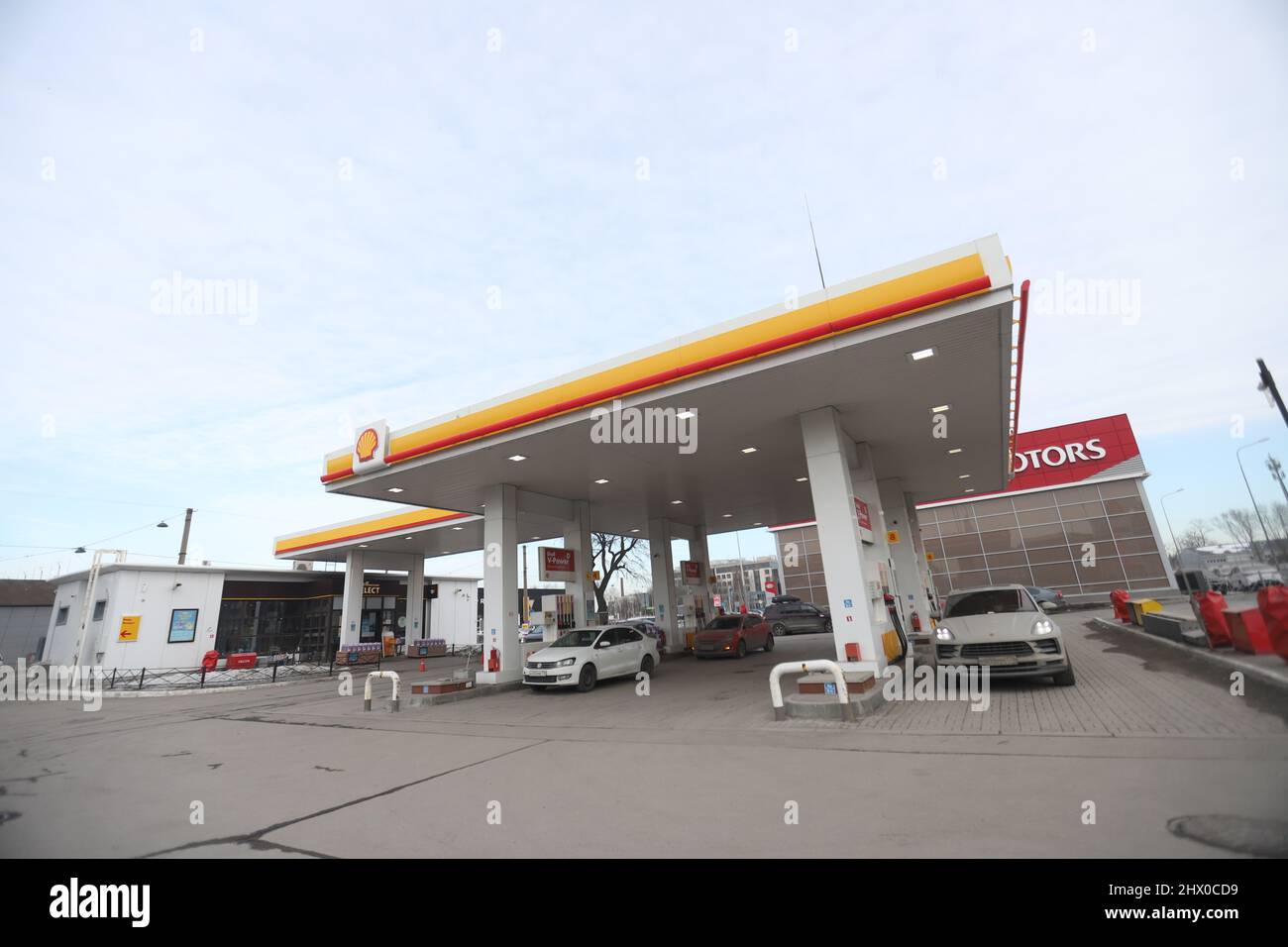 Saint Petersburg, Russia. 08th Mar, 2022. General view of Shell service ...