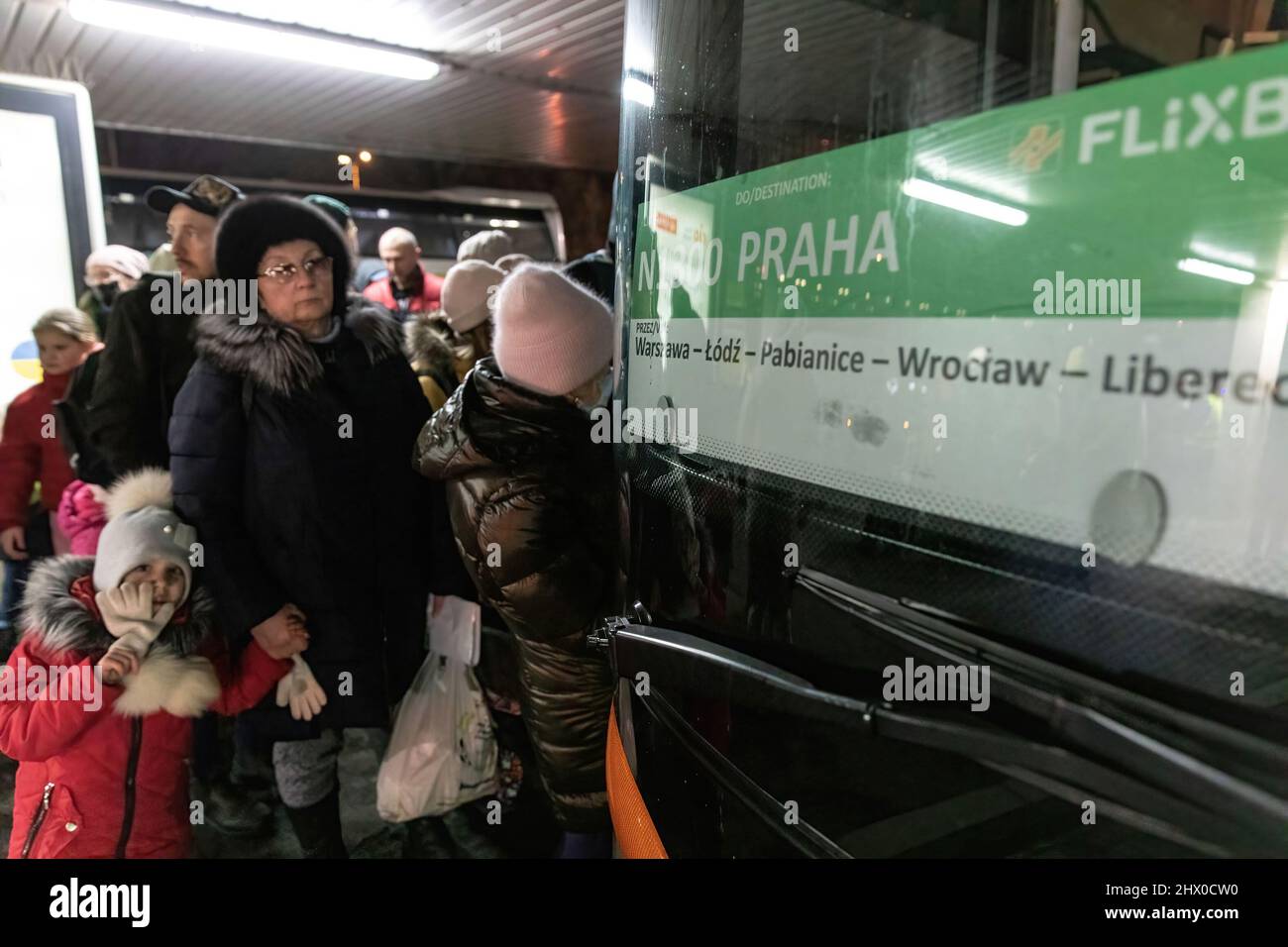 Ukrainian refugees lining up for buses departing to Liberec, Czech ...