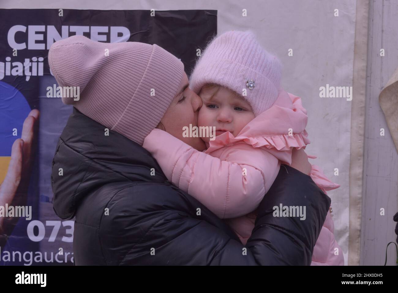 Isaccea, Romania. 08 March, 2022. Refugee Ukrainians walk from Ukraine ...
