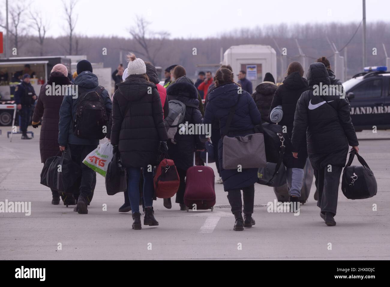 Isaccea, Romania. 08 March, 2022. Refugee Ukrainians walk from Ukraine ...