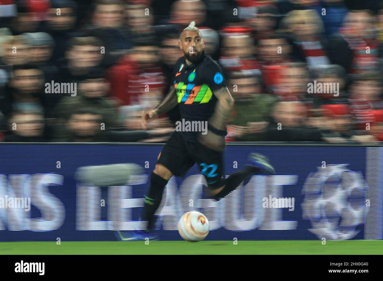 Arturo Vidal #22 of Inter Milan breaks with the ball Stock Photo - Alamy