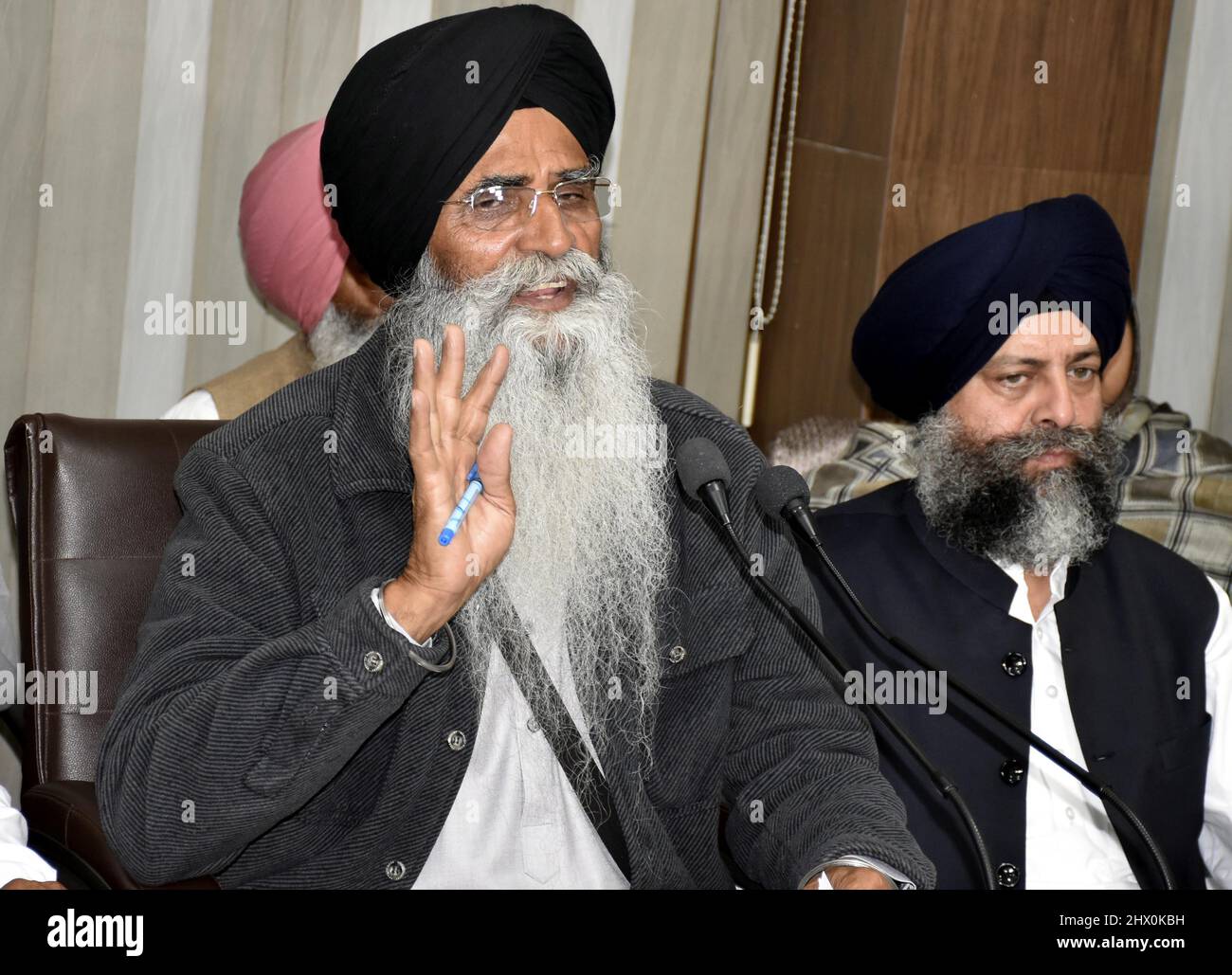 Shiromani gurdwara parbandhak committee hi-res stock photography and ...