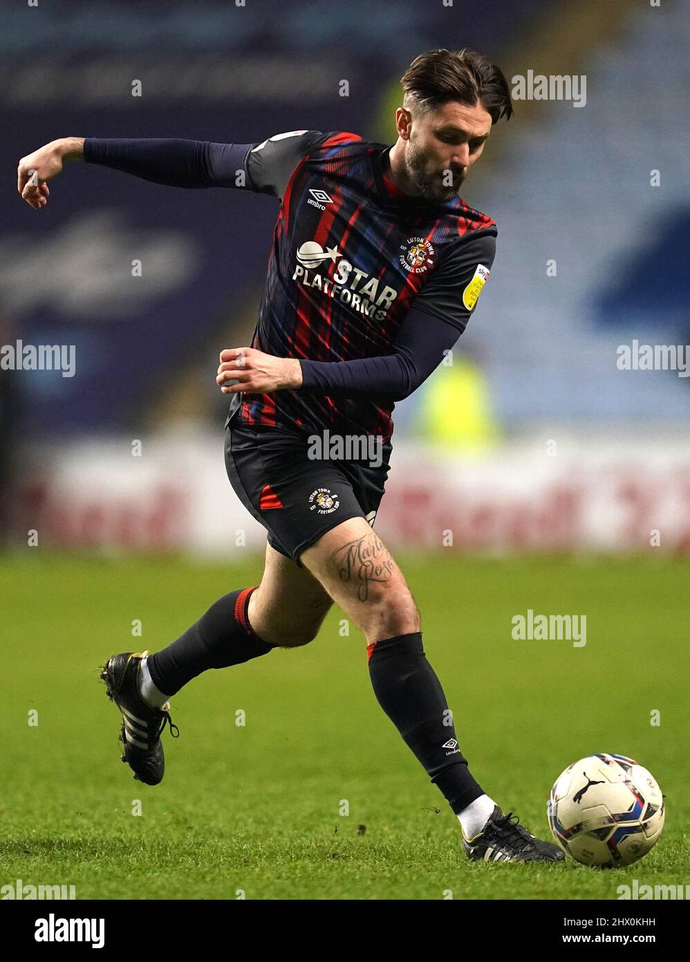 Luton Town's Henri Lansbury during the Sky Bet Championship match at ...