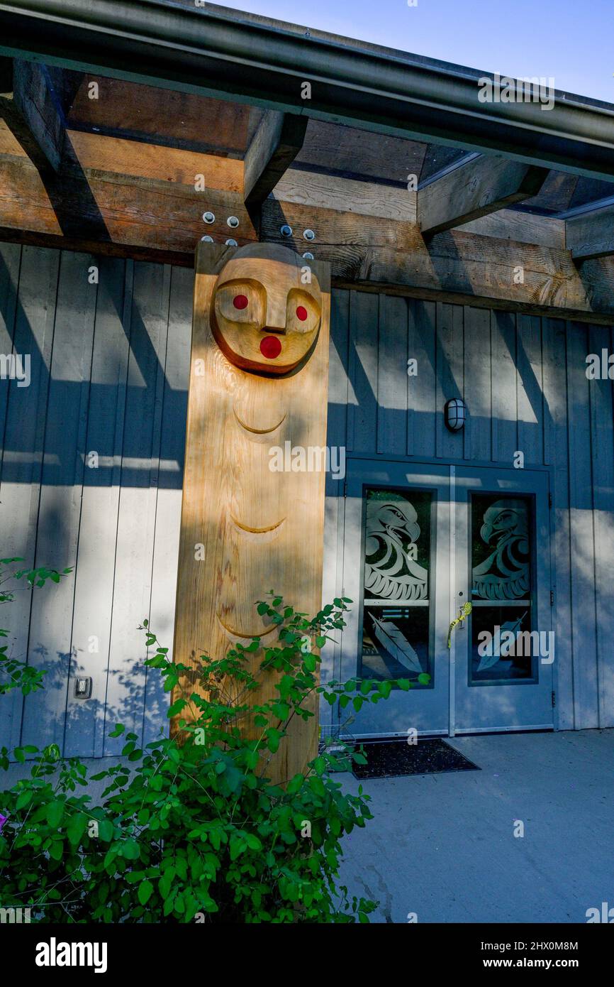 Indigenous art, House Post by Tsleil Waututh carver Zachary George, aka ...