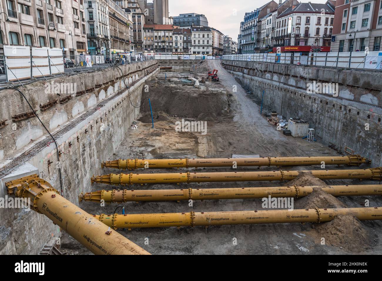 Demolished foundation hi-res stock photography and images - Alamy