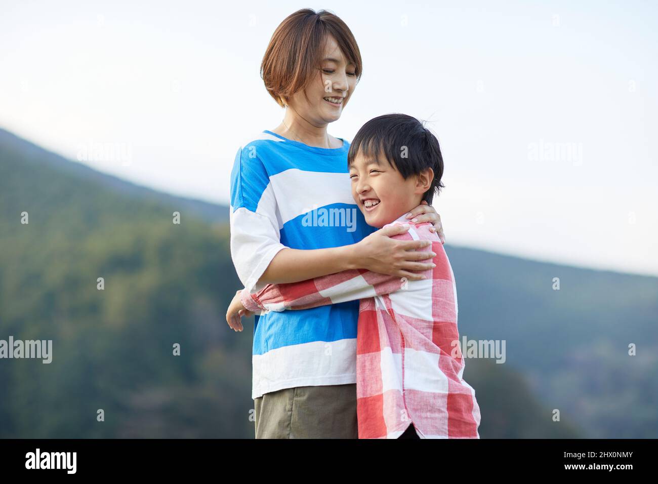 Japanese Parent And Child Hugging Stock Photo - Alamy