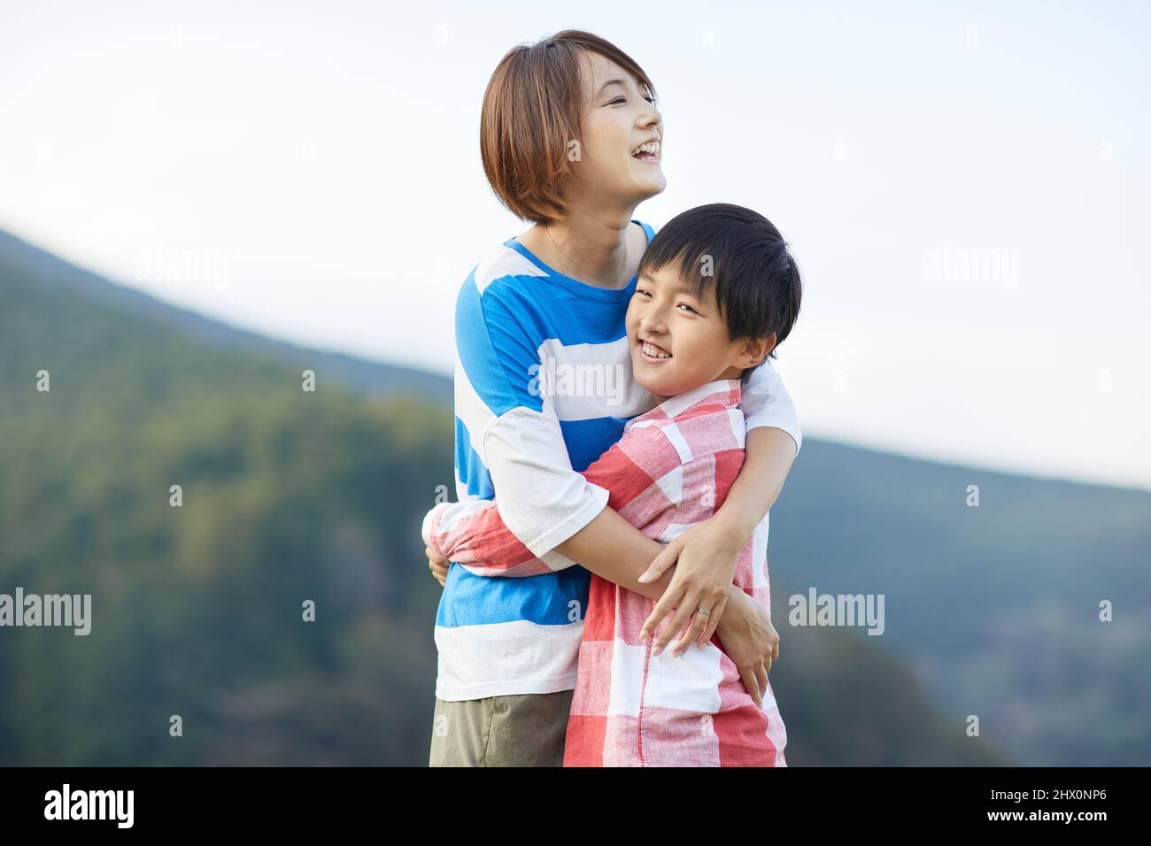 Japanese Parent And Child Hugging Stock Photo - Alamy