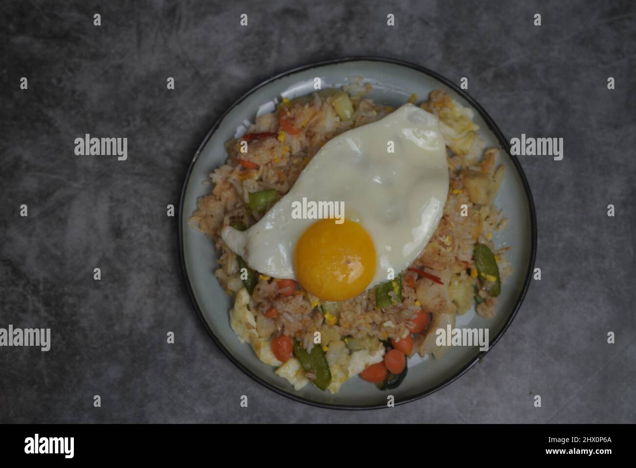 Nasi Goreng/Fried Rice served with fried egg Stock Photo - Alamy