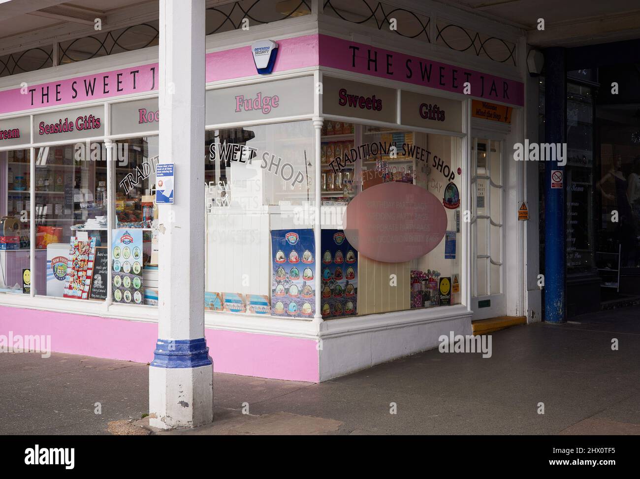 Exterior of sweetshop hi-res stock photography and images - Alamy