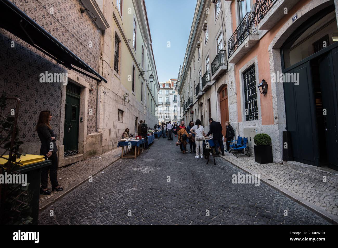 Alleyway market hi-res stock photography and images - Alamy