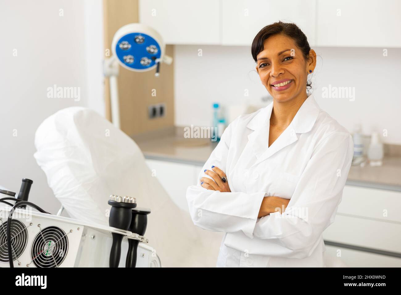 Woman doctor in clinic of aesthetic medicine Stock Photo - Alamy
