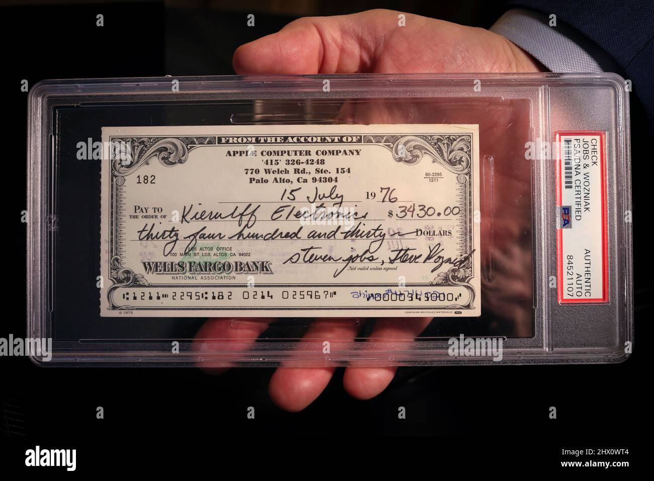 Steve jobs apple 1976 hi-res stock photography and images - Alamy