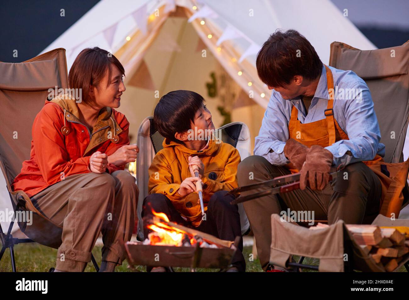 Japanese Family Over A Bonfire Stock Photo - Alamy