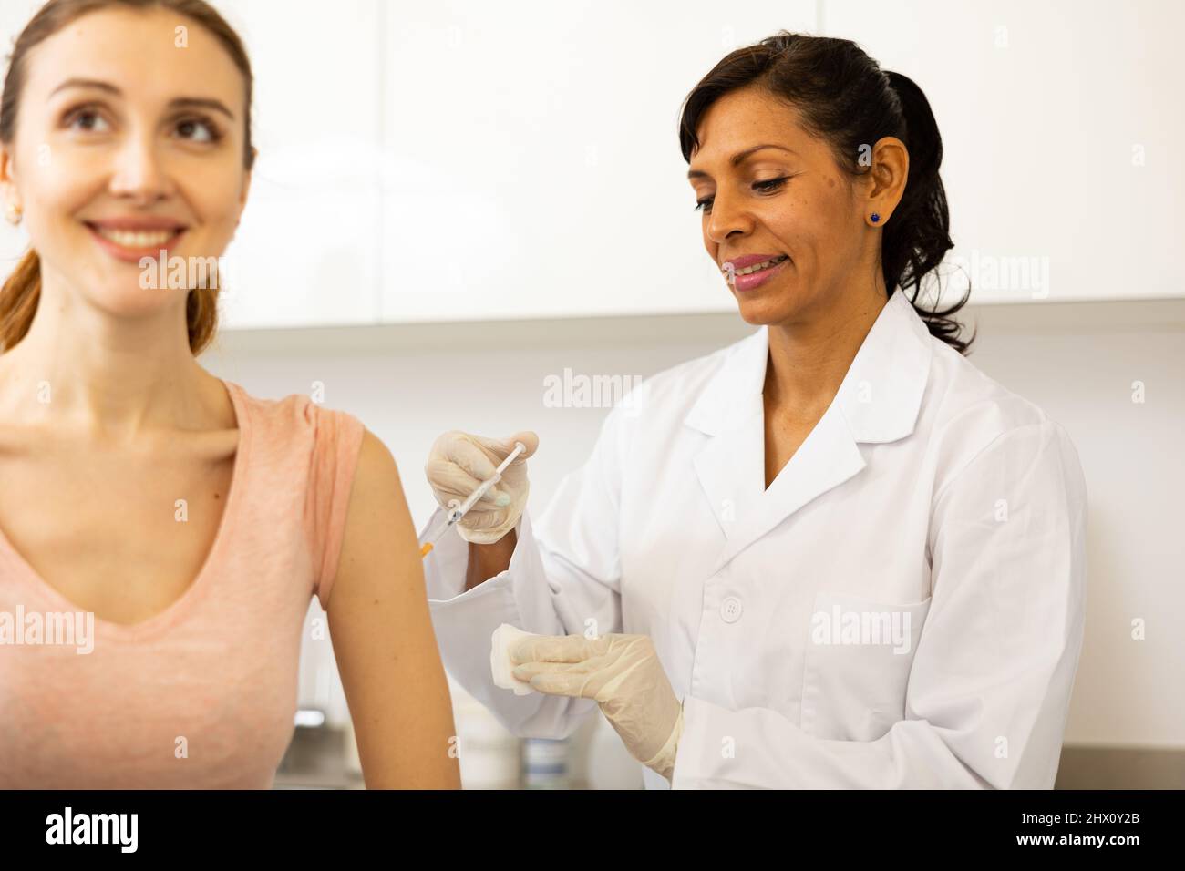Cuban female doctor hi-res stock photography and images - Alamy