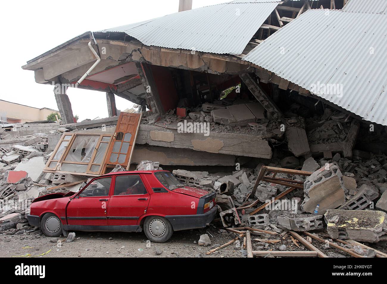 The car that was under the rubble after the earthquake in Van, Turkey ...