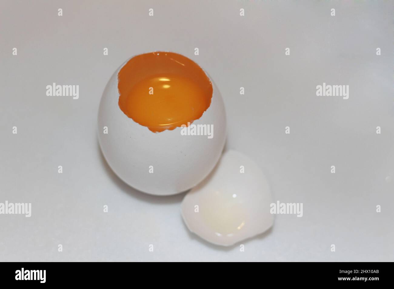 Best broken egg image hi-res stock photography and images - Alamy
