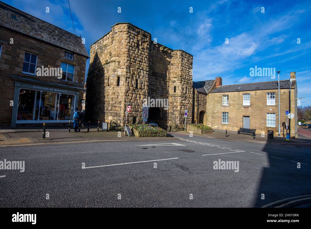 Hotspur Gateway, Bondgate, Alnwick, Northumberland Stock Photo - Alamy