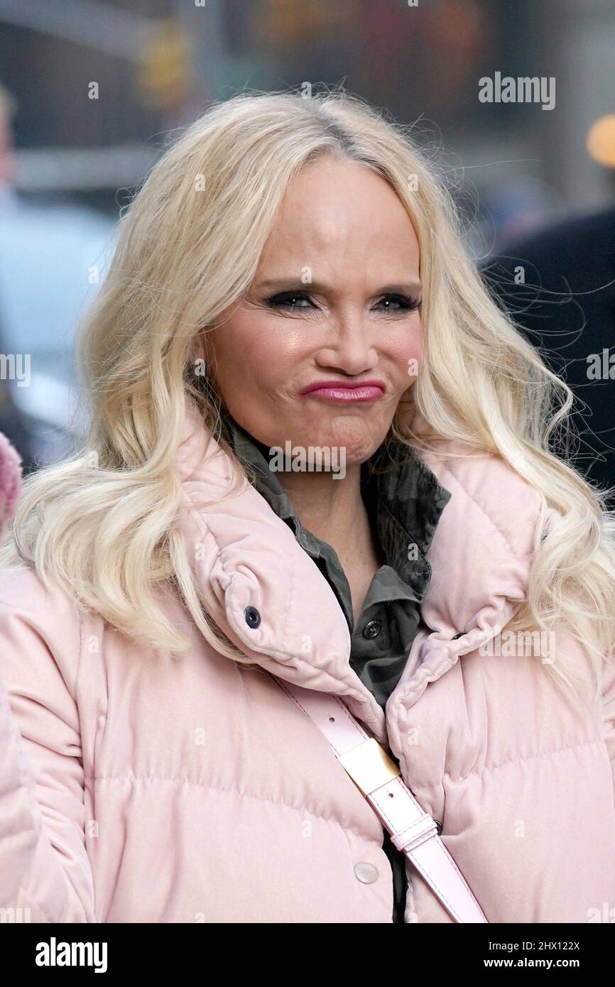 New York, NY, USA. 8th Mar, 2022. Kristin Chenoweth out and about for ...