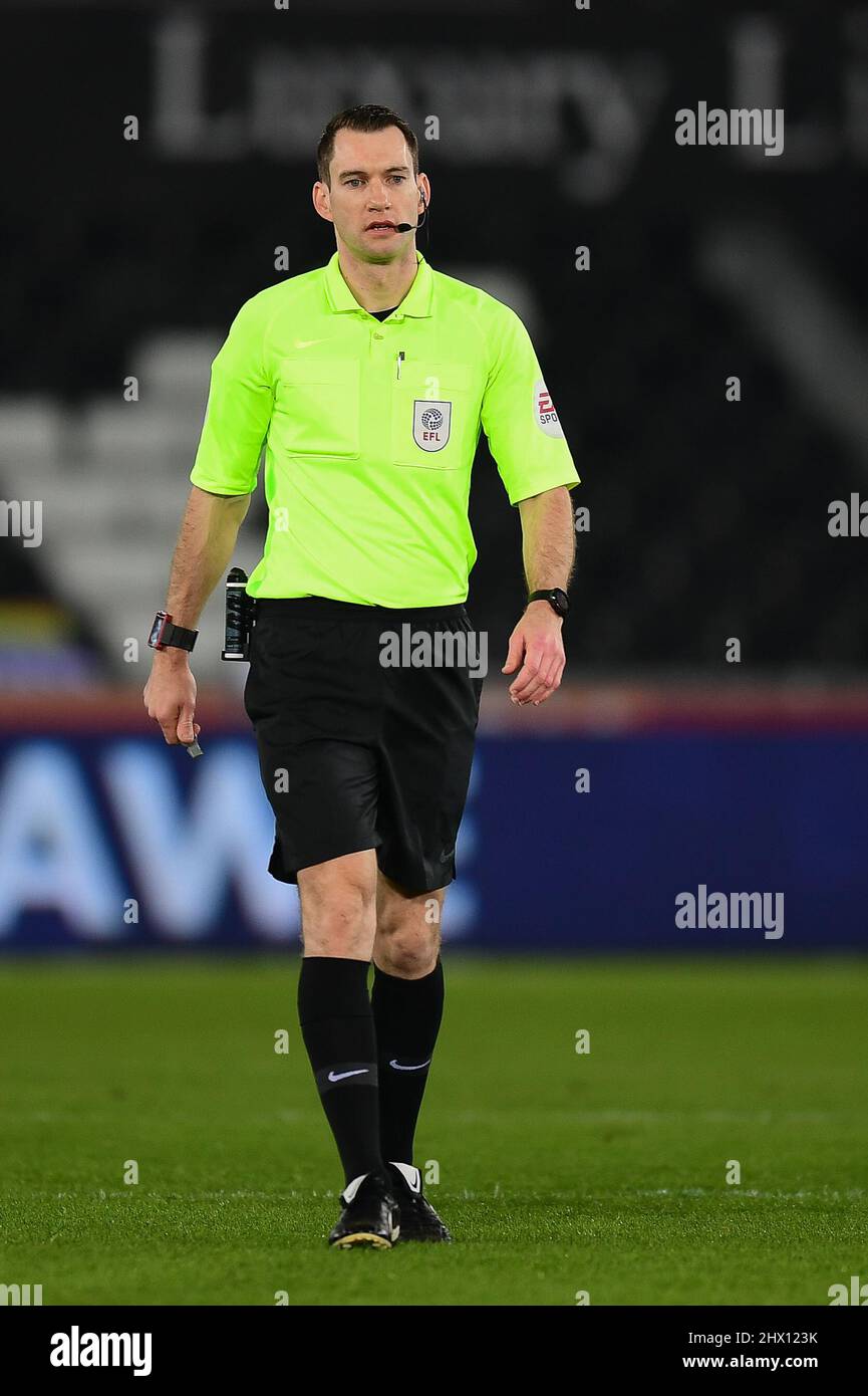 referee Jarred Gillett during the game Stock Photo - Alamy