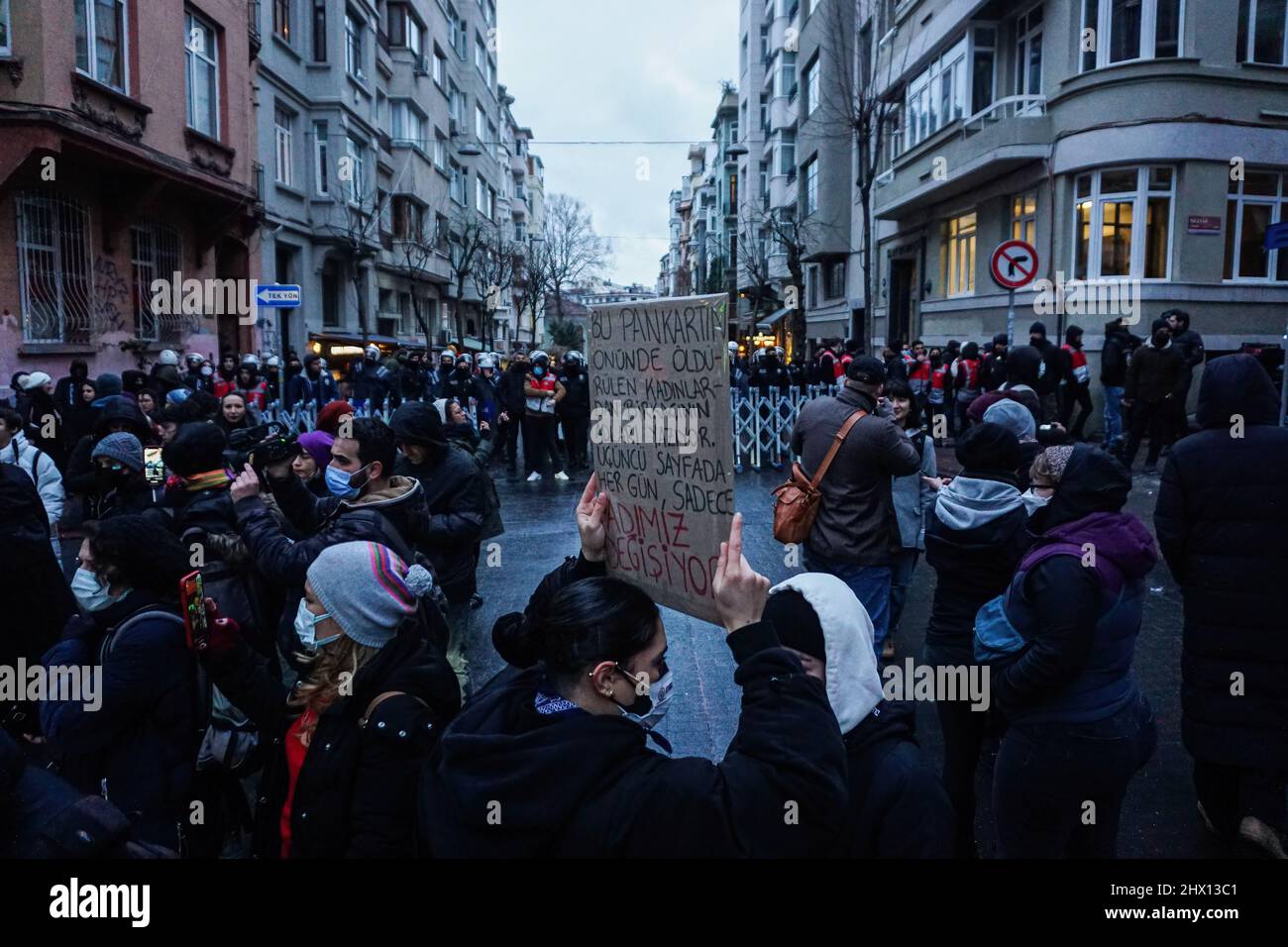 Riot police set up hi-res stock photography and images - Alamy