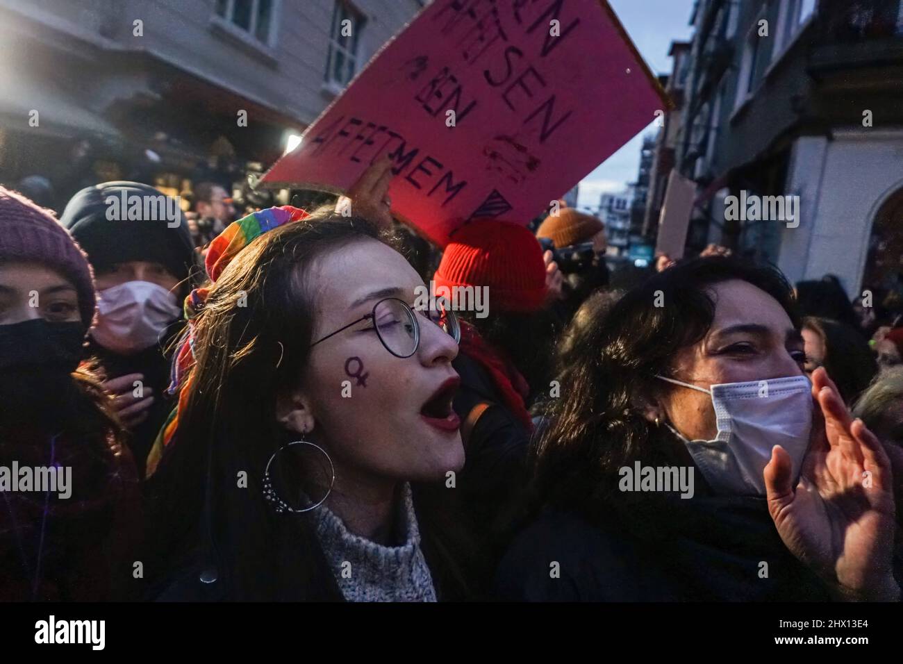 March riot areas hi-res stock photography and images - Alamy