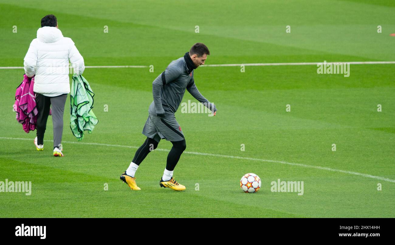 Messi psg 2022 hi-res stock photography and images - Alamy