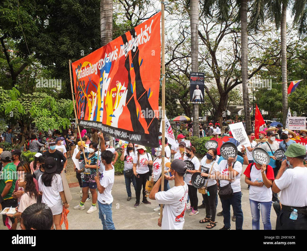 Manila, Philippines. 08th Mar, 2022. Militant activists march towards ...