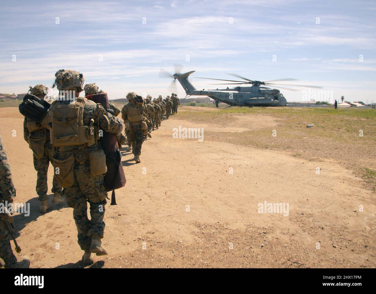 U.S. Marines with Weapons Company, 2d Battalion, 5th Marines (2/5), 1st ...