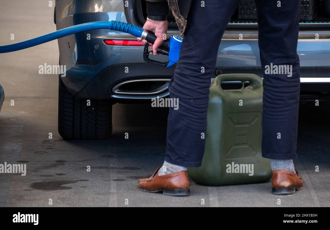 Wasserbillig, Luxembourg. 08th Mar, 2022. A man fills a canister with ...
