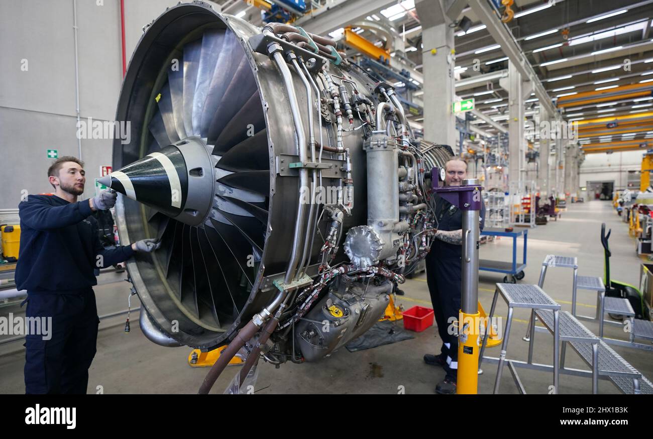 Hamburg, Germany. 08th Mar, 2022. Employees work on an aircraft turbine ...