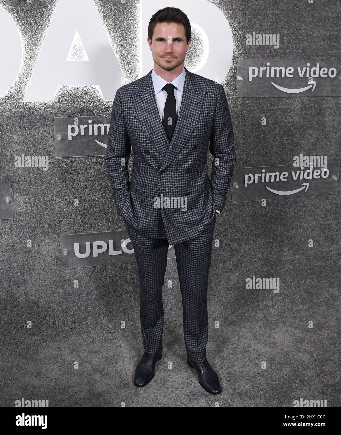 Robbie amell upload hi-res stock photography and images - Alamy