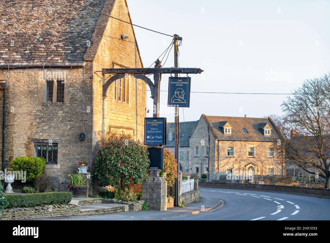 Early morning sunlight in Shipton Under Wychwood, Cotswolds ...