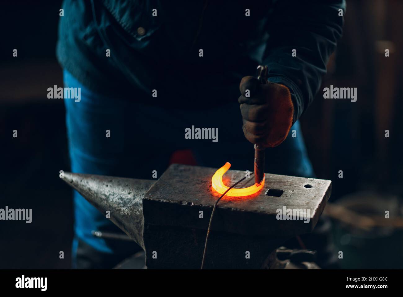 Hand forge hi-res stock photography and images - Alamy