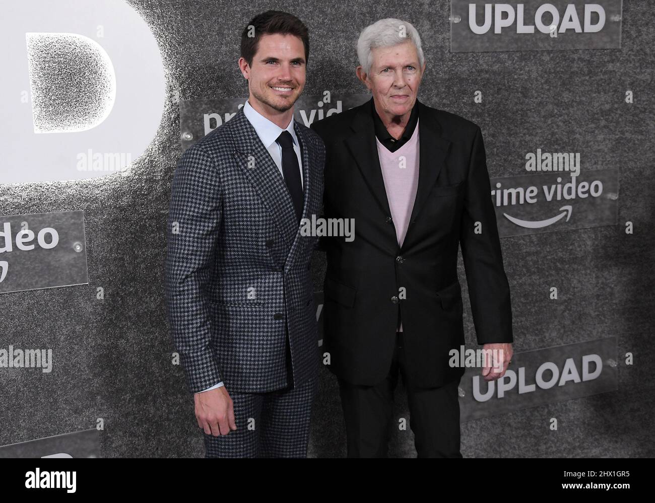 Los Angeles, USA. 08th Mar, 2022. (L-R) Robbie Amell and Dad ...