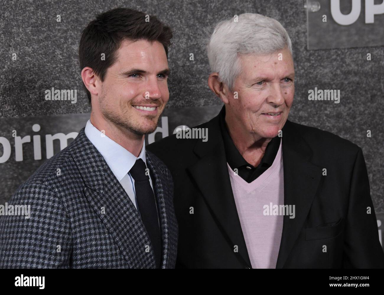Los Angeles, USA. 08th Mar, 2022. (L-R) Robbie Amell and Dad ...