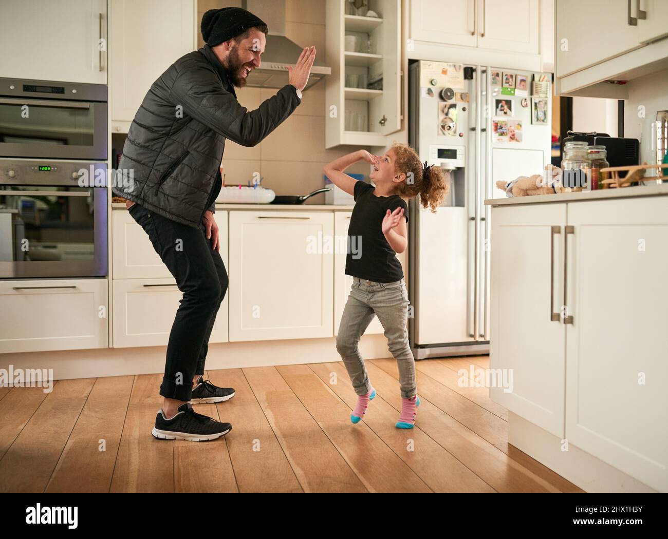 Female kids children high five hi-res stock photography and images - Alamy