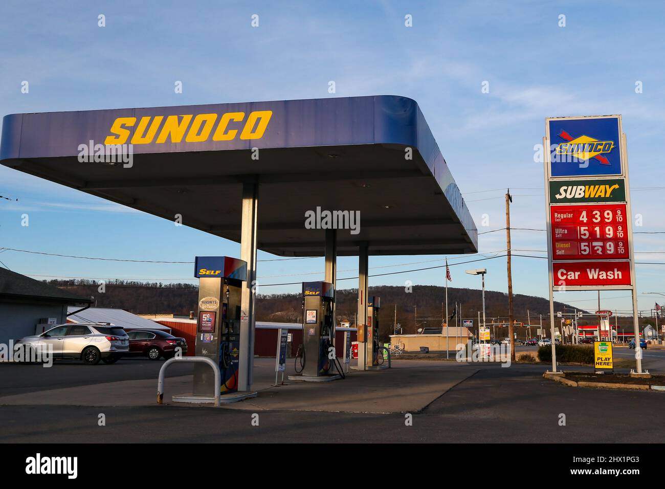 Sunoco gas station sign hi-res stock photography and images - Alamy