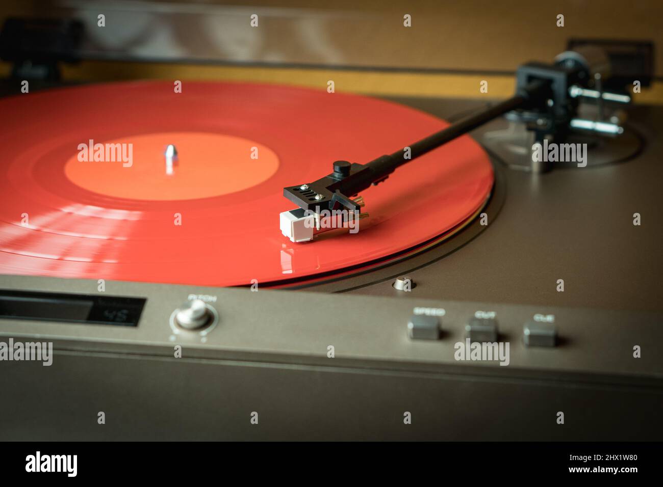Red record player hi-res stock photography and images - Alamy