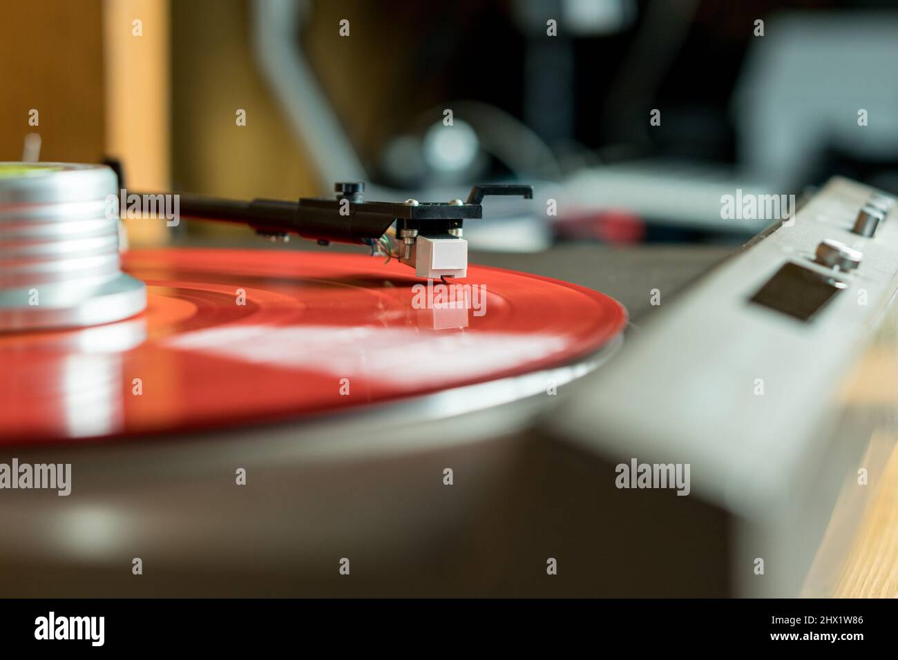 Red record player hi-res stock photography and images - Alamy