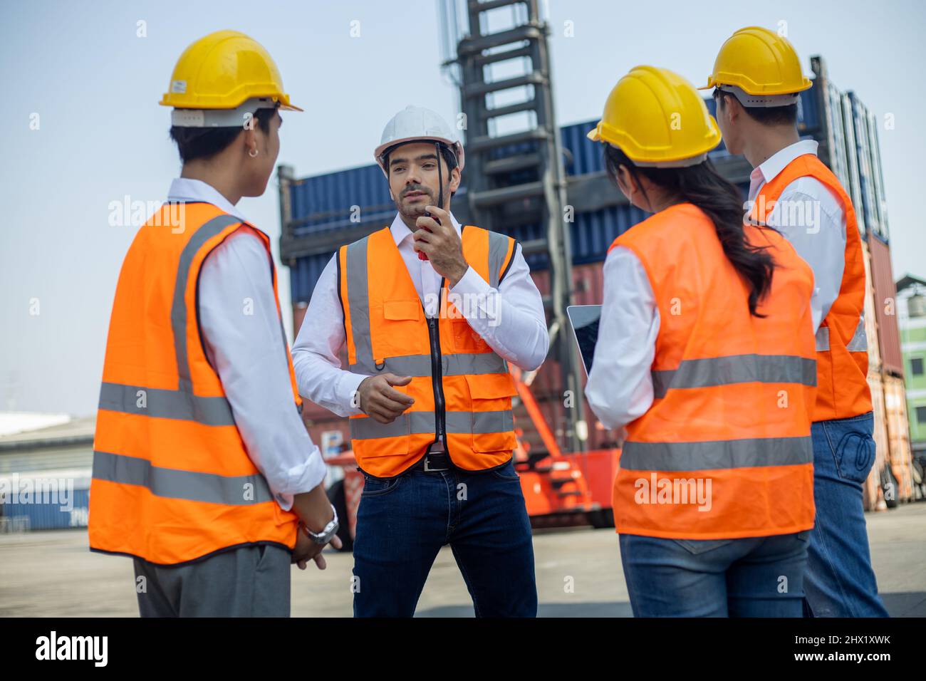 Engineering staff meeting hi-res stock photography and images - Alamy