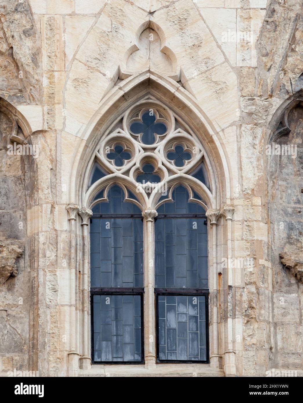 Arch window frame with brick hi-res stock photography and images - Alamy