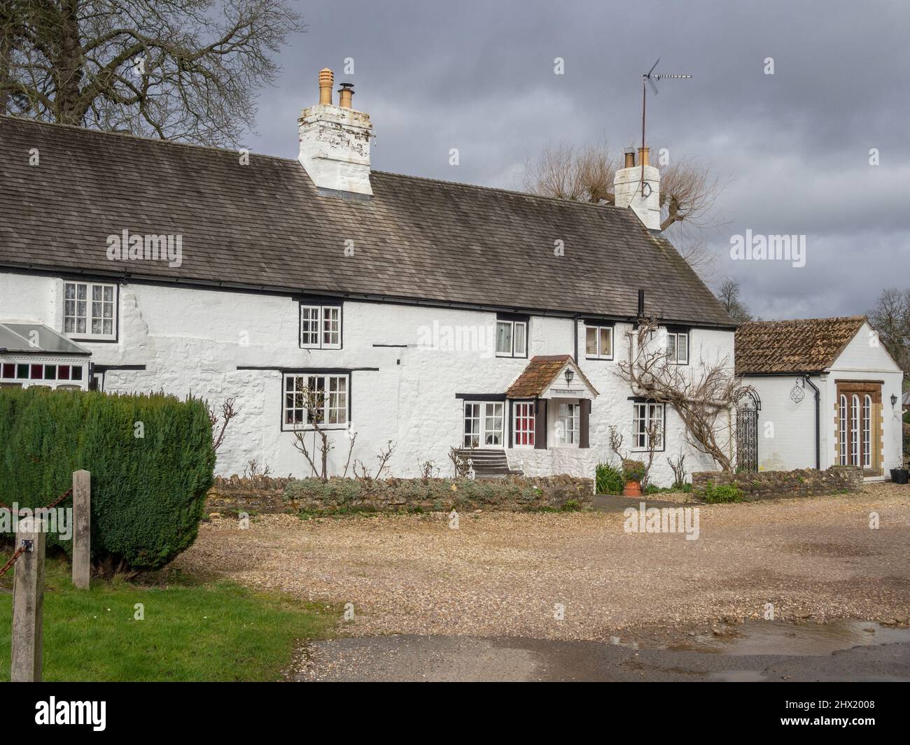 Whitewashed stone house hi-res stock photography and images - Alamy