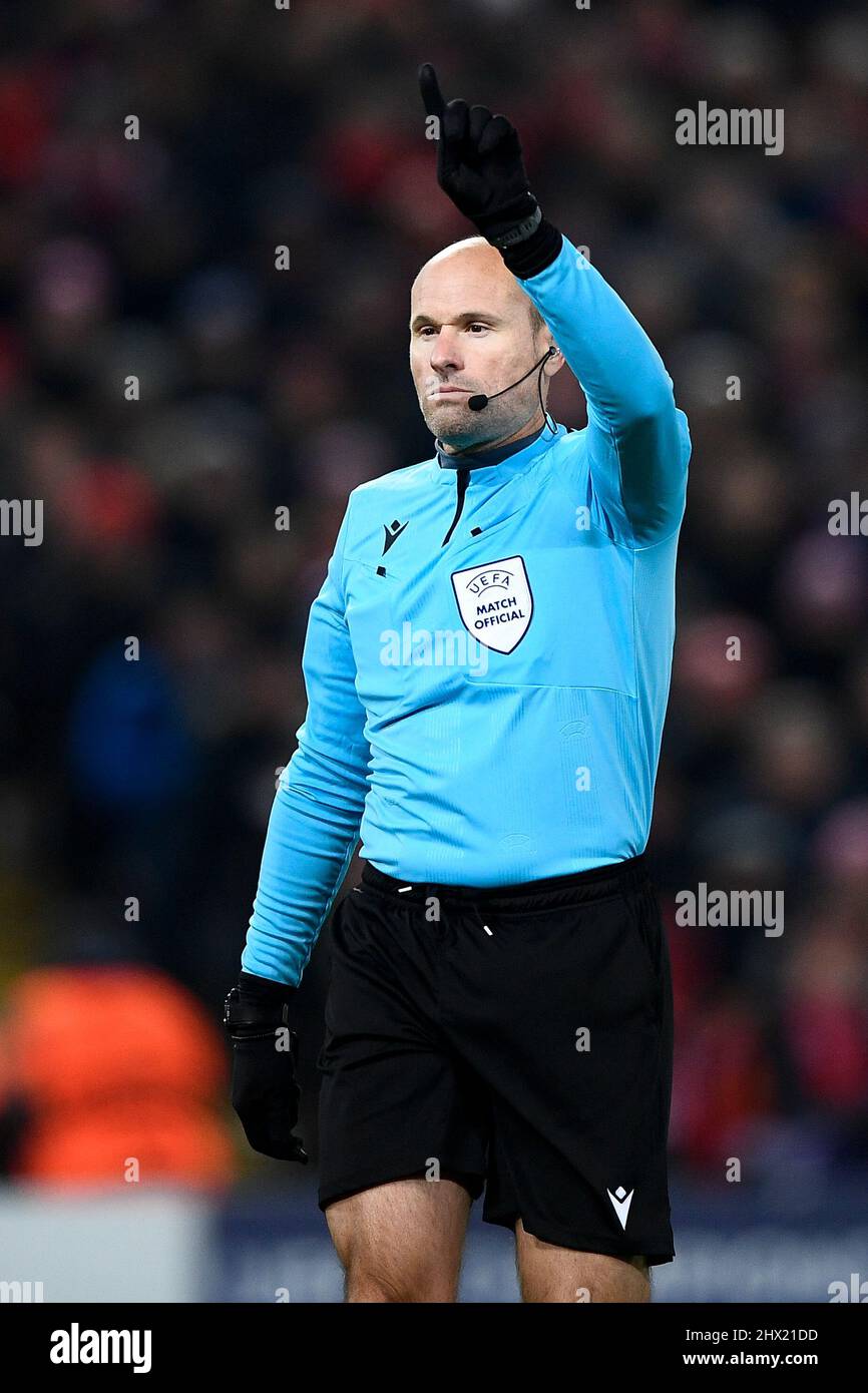 Referee antonio mateu lahoz hi-res stock photography and images - Alamy