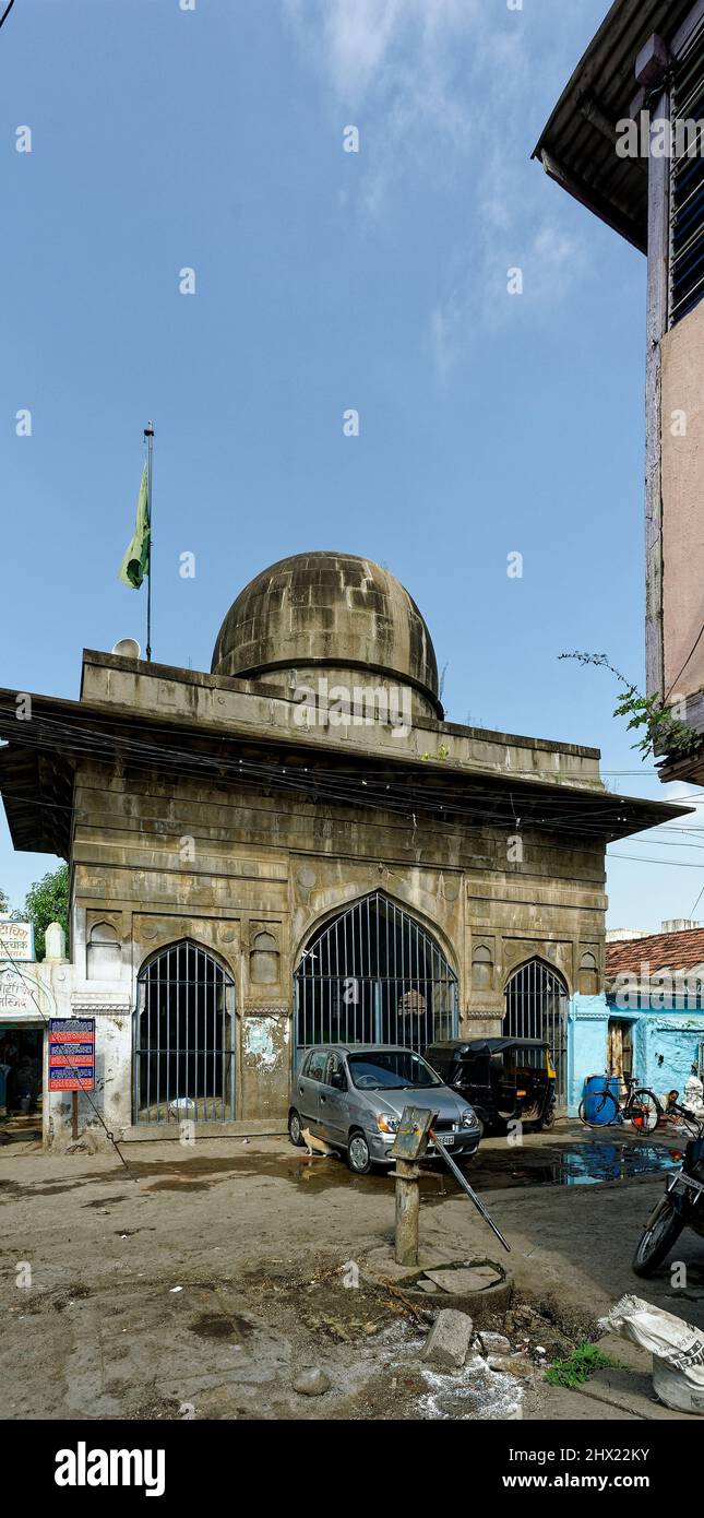 Mughal architectural structure of Do Boti Chira Masjid at Ahmednagar ...